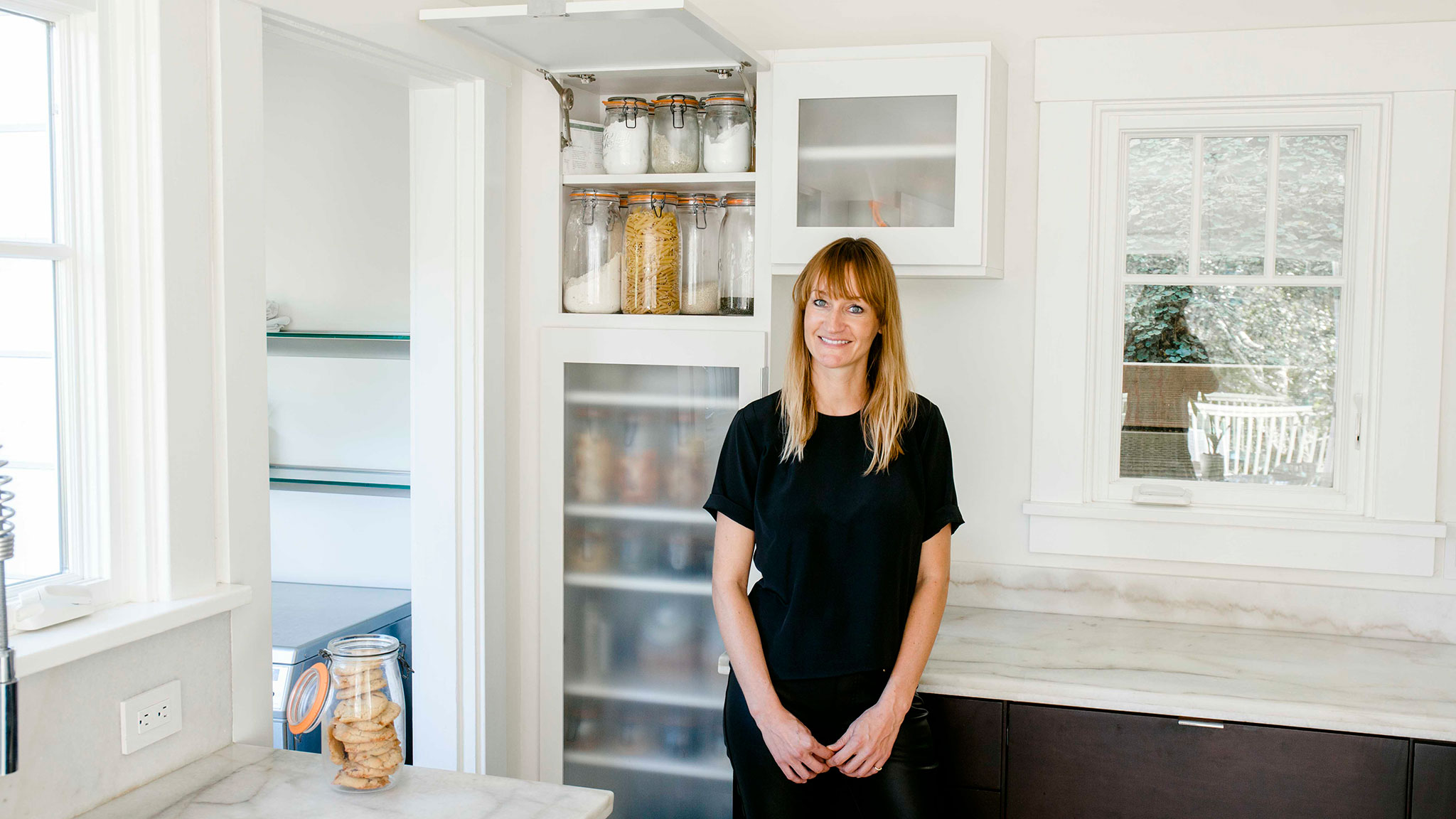 Cum să trăiești frumos cu puțin, fără să faci rău planetei | Interviu cu Bea Johnson, Zero Waste ...