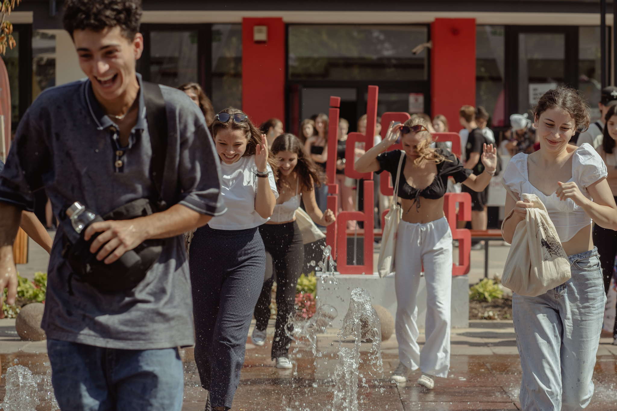 Adolescent cu adolescent, Ideo Ideis și-a propus să creeze nuclee de ...