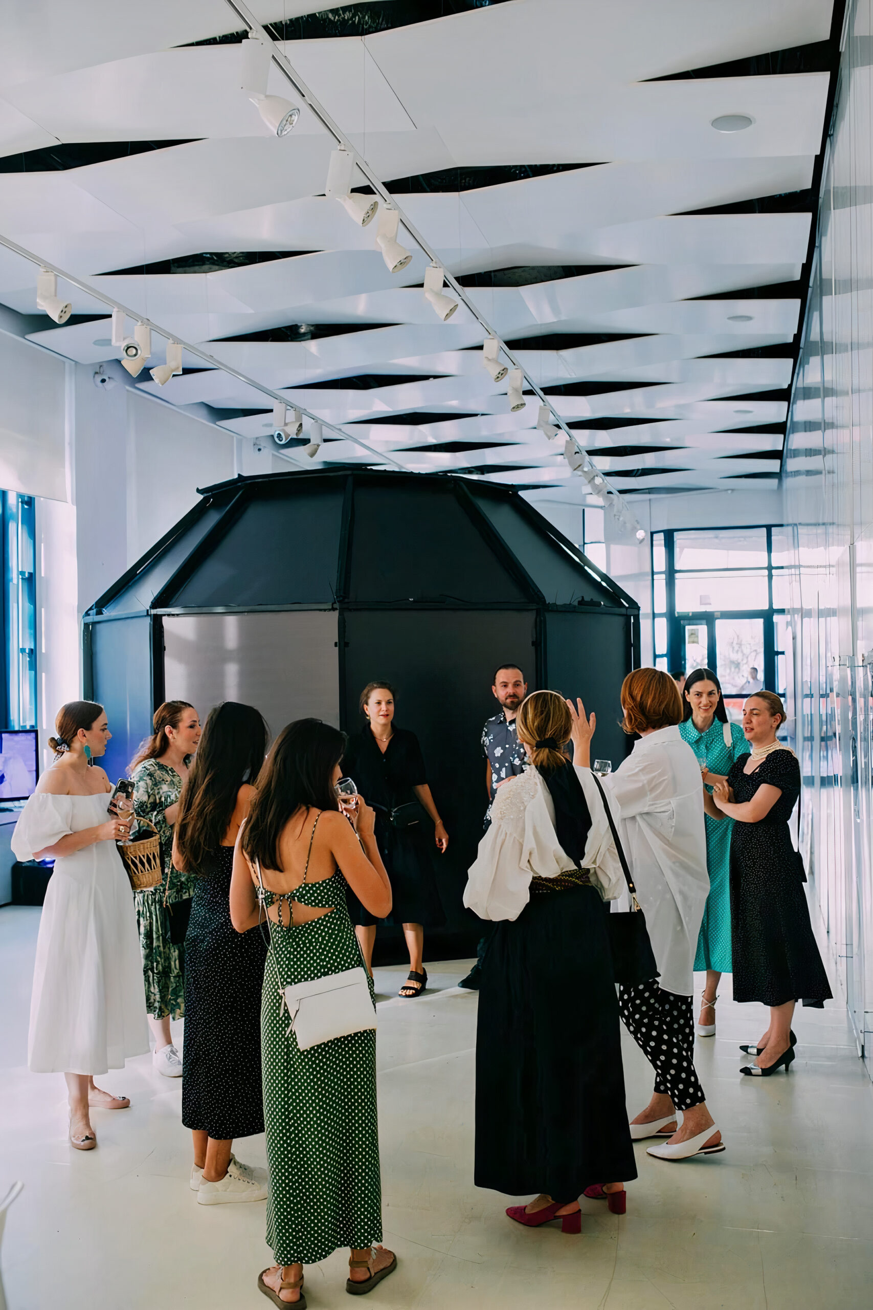 „Inovația face parte din ADN-ul meu și al galeriei.” | Andreea Sandu ...